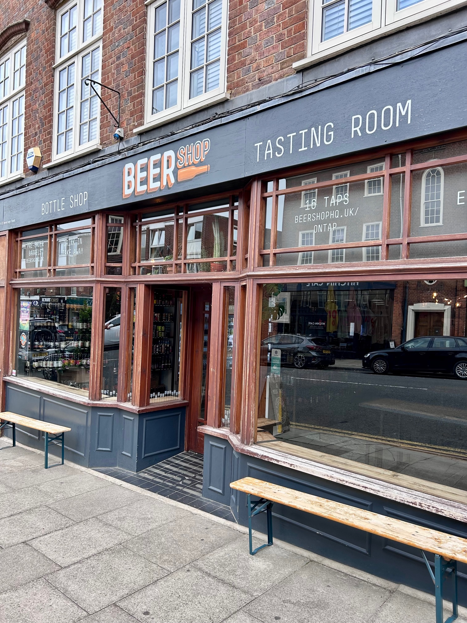 A Toast to Hitchin: The Best Pubs and Bars - bedatingbeautiful