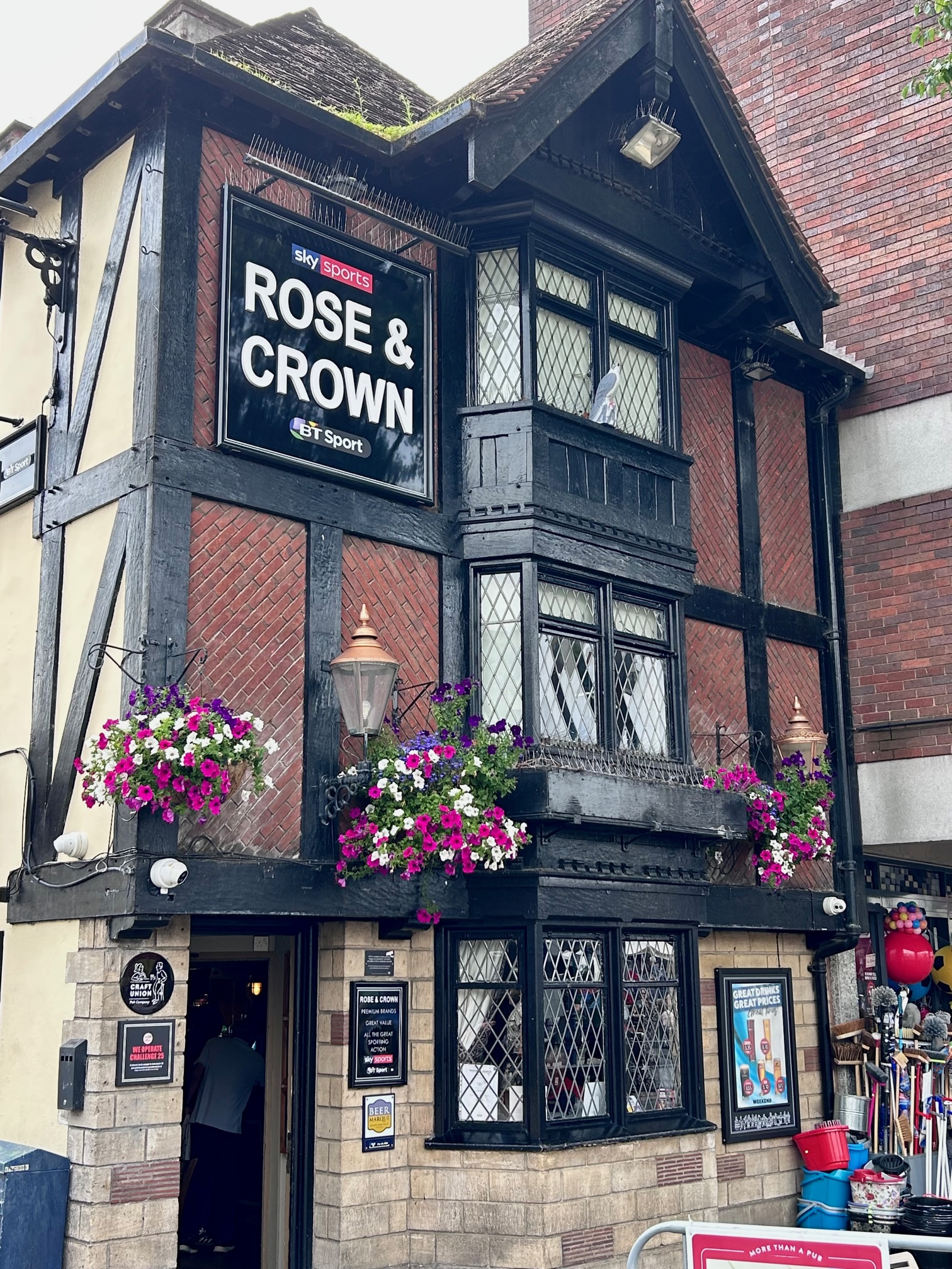 A Toast to Hitchin: The Best Pubs and Bars - Be Dating Beautiful