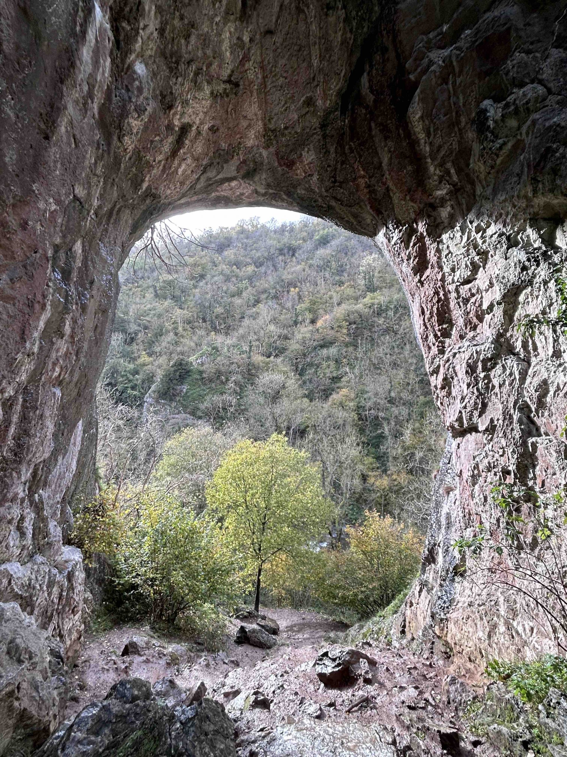 Thorpe Cloud to Dovedale Caves; Solo Hiking in Peak District - Be ...