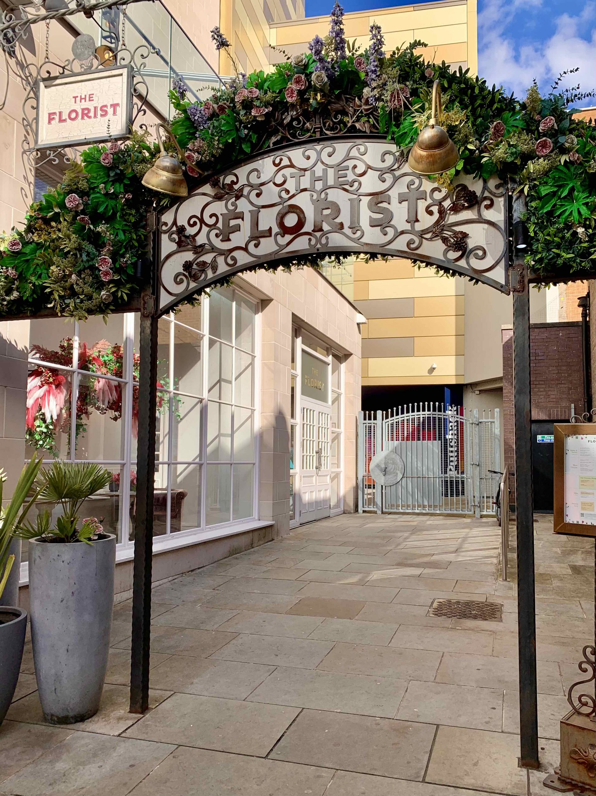 Welcome to the Wonderland of Watford: The Florist - Be Dating Beautiful